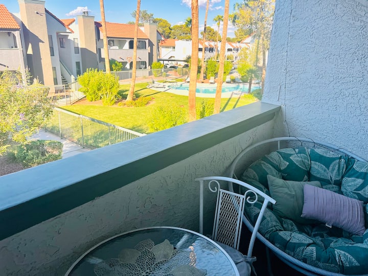 Great Condo Tucked Away In Perfect Location! - Henderson, NV
