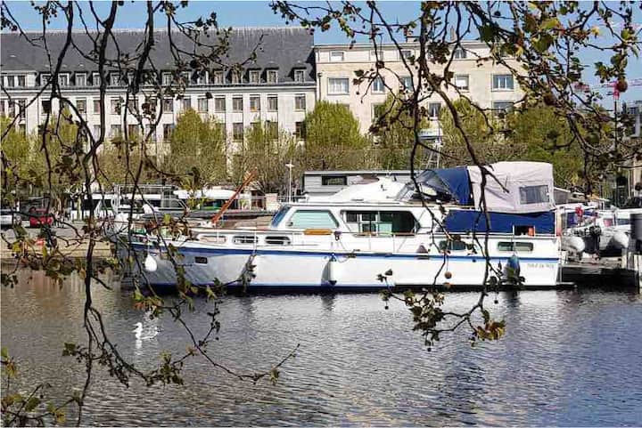 Bateau à Quai, Centre-ville De Nantes - Nantes