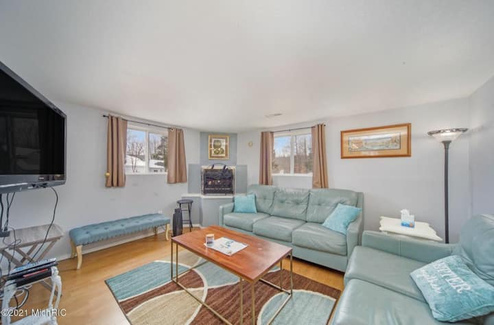 Four Bedroom Loft - Petoskey, MI