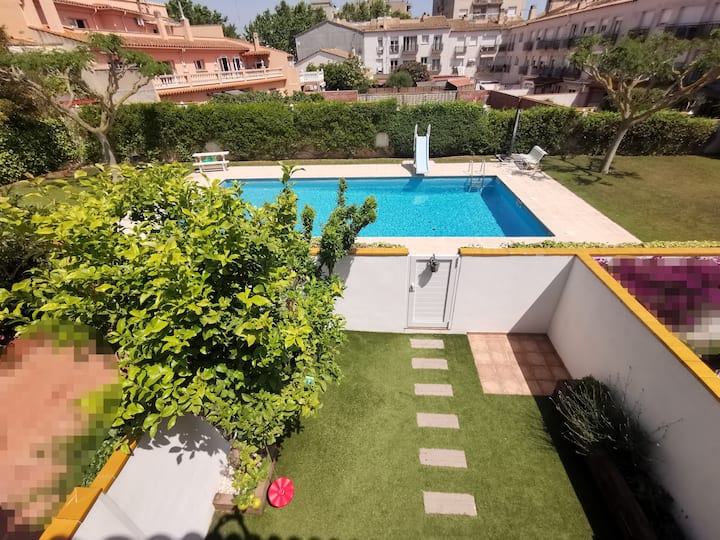 Agradable Y Céntrico Adosado Con Piscina - Palafrugell