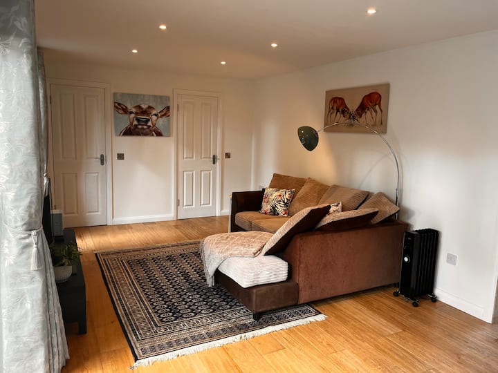 Cheerful 2 Bedroom Lodge - 