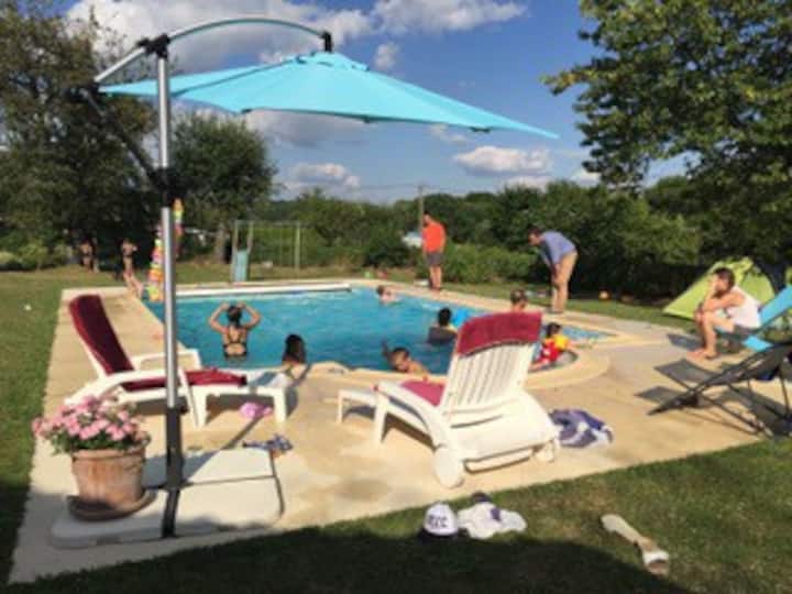 Agréable Maison En Pierre, Piscine 10x5 Sécurisée - La Souterraine