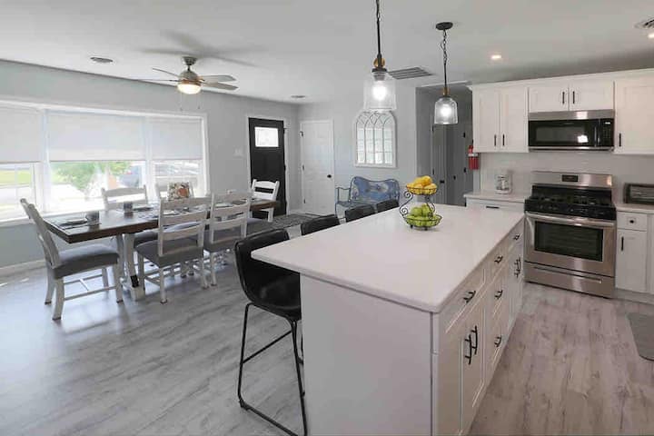 Beautiful & Spacious By Bay! 3bd/2ba, Dog Friendly - Cape May, NJ