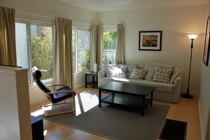 Sunny Convenient South Berkeley Apartment - Berkeley