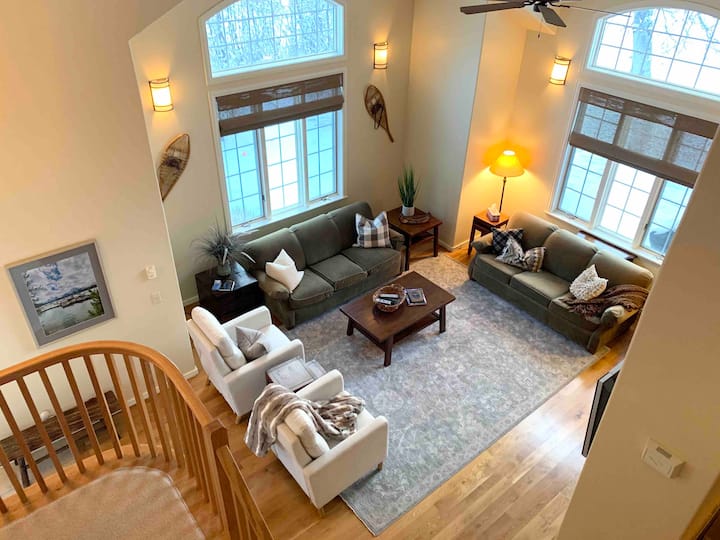 Mountain Town Getaway On Teton Creek - Driggs, ID