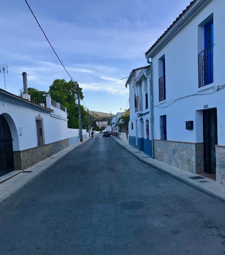 Cozy Getaway In Sleepy Pueblo Blanco - Cortes de la Frontera