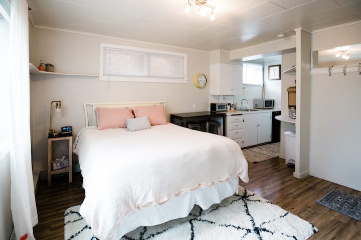 Cozy Studio In Midtown - Anchorage, Alaska - Alaska