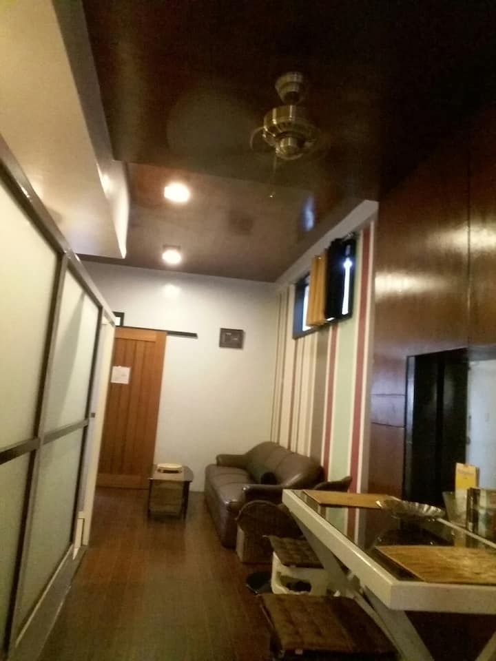 1 Bedroom Log Cabin Room Near Sm And Trinoma. - Quezon City
