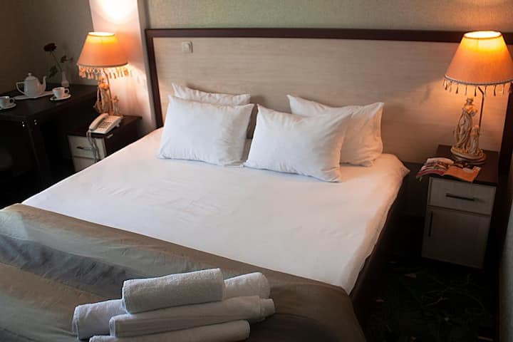Luxuries And Comfort - 耶烈萬
