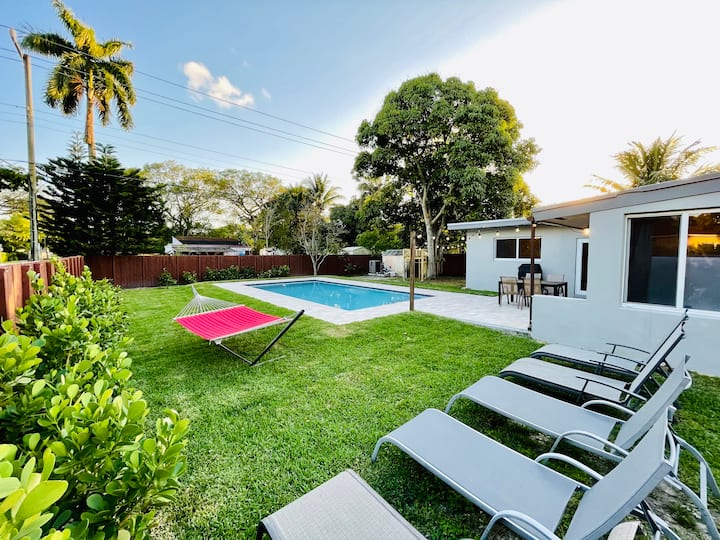 Spacious 4 Bedroom Home With Heated Saltwater Pool - North Miami, FL