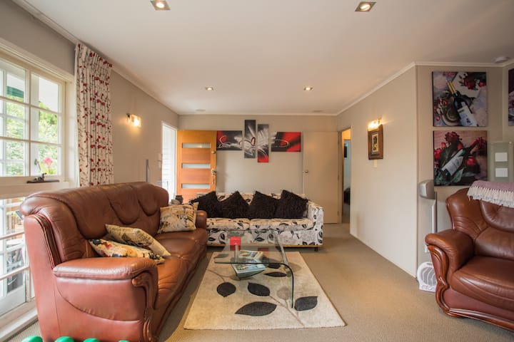 Birdsongs In The City - Auckland