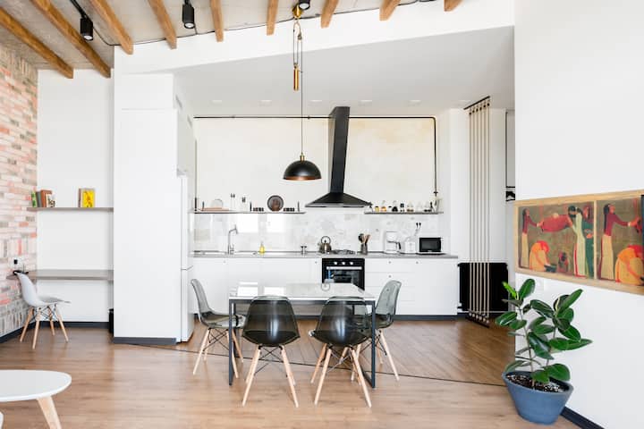 Soak Up The Rustic Vibe At A Spacious Abode With A Balcony - Yerevan