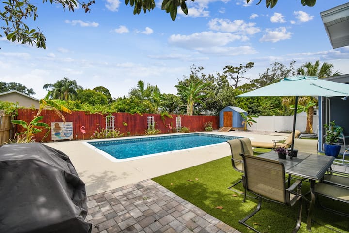 Sunset Oasis | Heated Pool + Beach Family Friendly - Tarpon Springs, FL