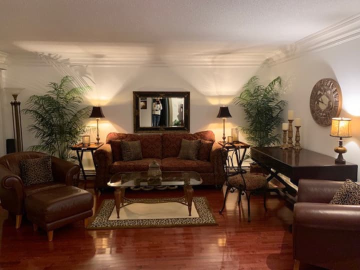 Whyte Ave Top Flr/2 Bed/3 Blks To Uofa & Hospital - Edmonton