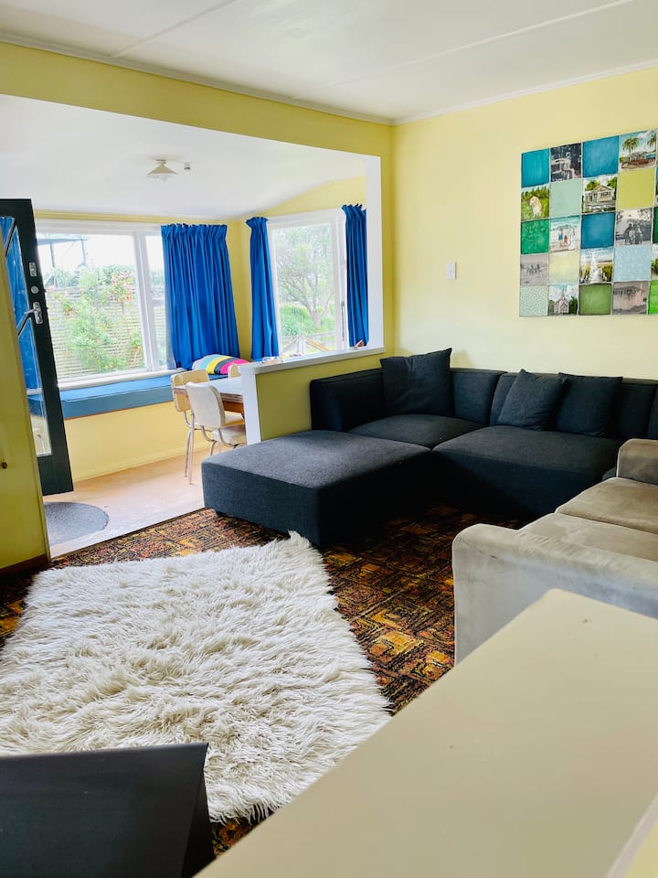 Sunny Bach, Walk To Beach, Golf Course & Shop. Perfect For A Large Family Or Two - New Zealand