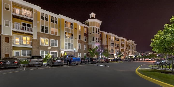 1 Bed In Walking Distance To Greenbrier! (121) - Chesapeake, VA