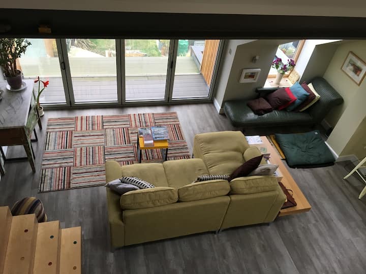 Artist's Contemporary Home With Stunning View - Shaldon
