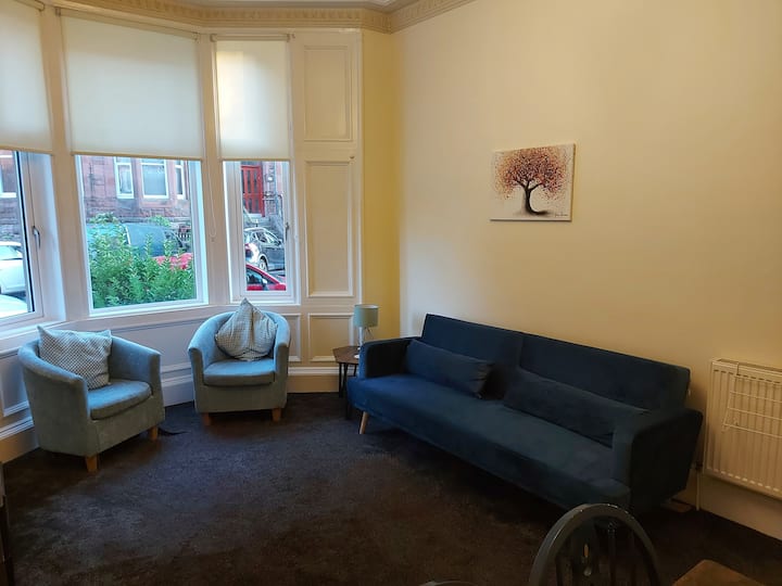 Spacious Flat In Mount Florida: Double Bedroom - Glasgow