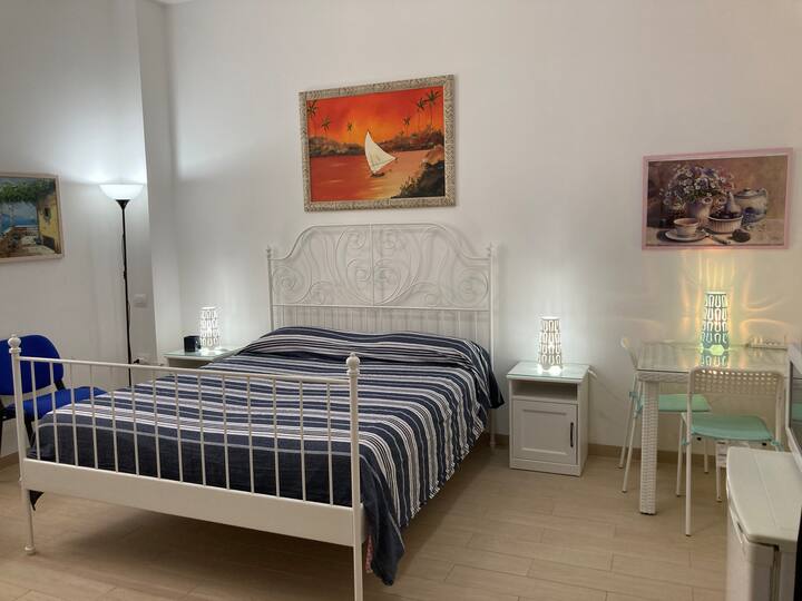 Camera Con Bagno Di Uso Esclusivo In Centro-mare. - Pesaro