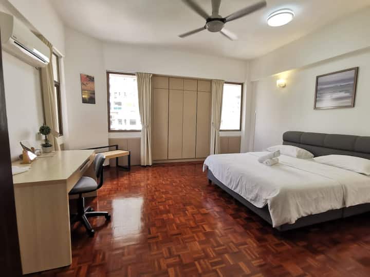 Gurneyville 5-3 : 3 Bedroom 2 Bathroom 2 Car Parks - Penang
