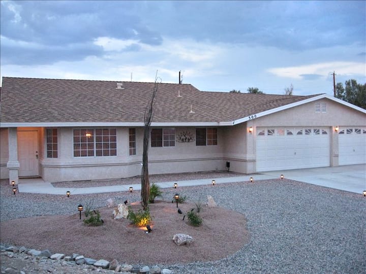 Captivating Desert Oasis - 3 Br W/3 Full Baths - レイクハバスシティ, AZ