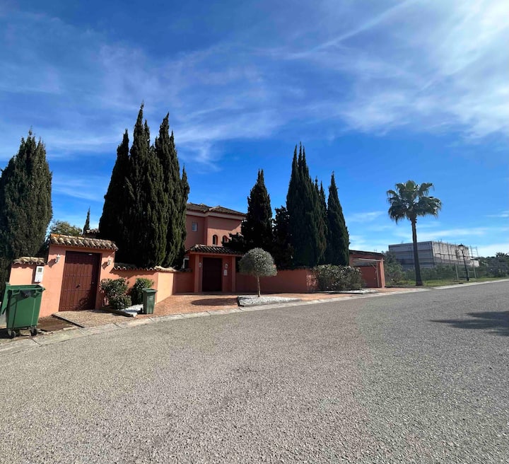 Villa Indira - Espacioso, Privacidad, Tranquilidad - San Roque