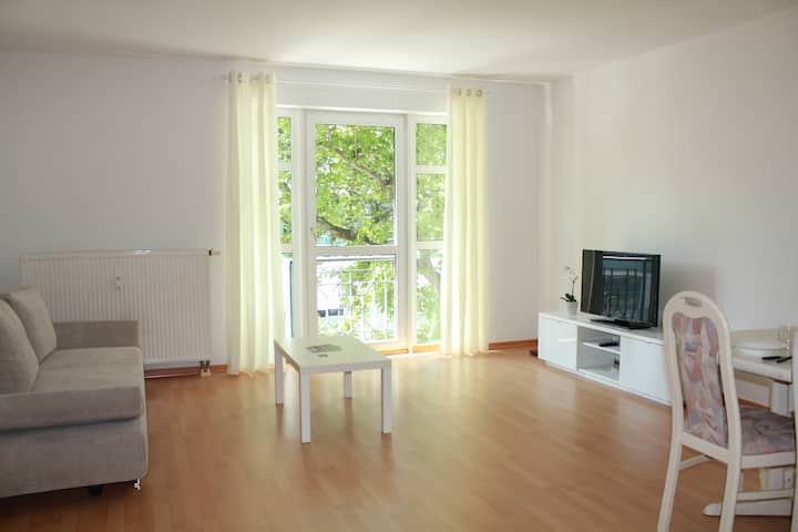 Next To University Hospital, Apartment With Garage - Dresde