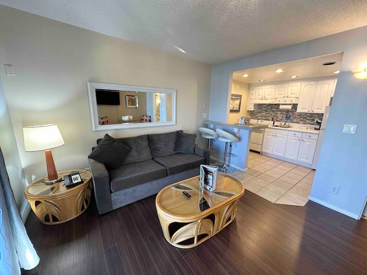 59 - Spacious Luxury King Ste (1 Bedroom, 2 Bath) - Palm Springs, CA