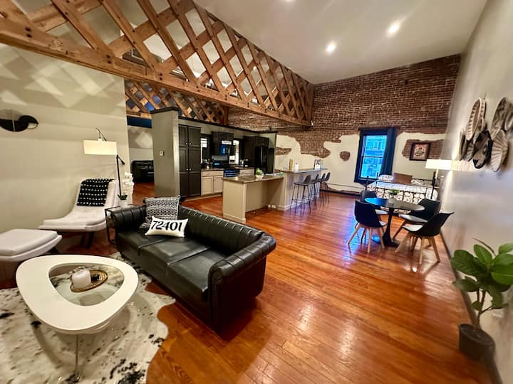 Spacious Loft With In-house Gym - Jonesboro, AR