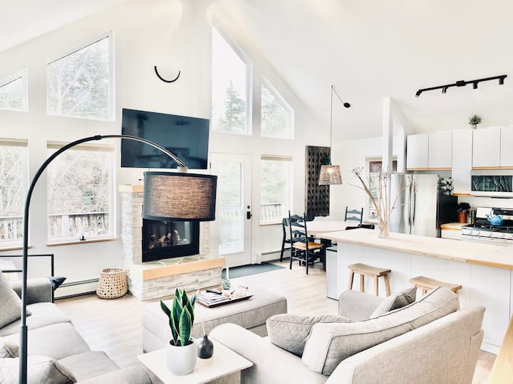 Alpenglow Chalet: Mountain View A-frame - Girdwood, AK