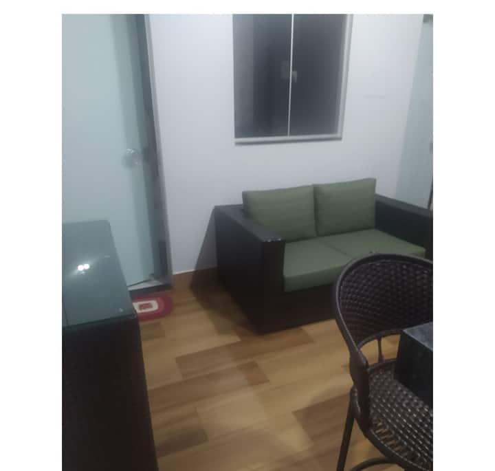 Quarto Em Casa De Família - Goiânia