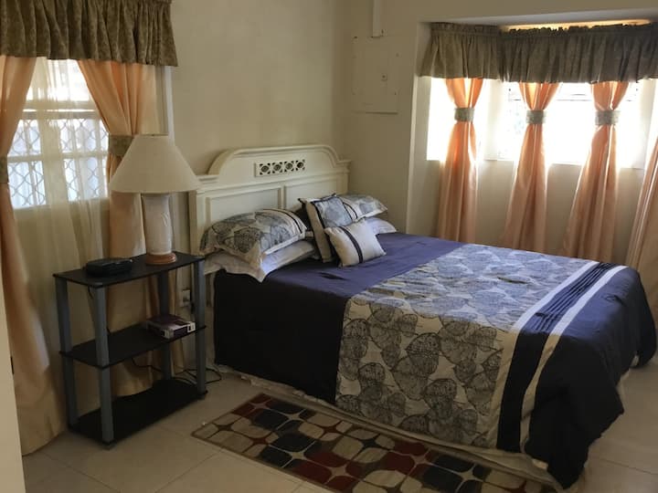 Newly Refurbished Studio Apartment A , St.lawrence - Barbados