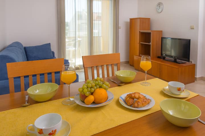 Apartment Flora 2+2 With Pool, Near The Beach - Banjole