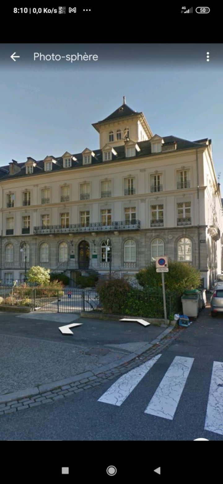 Bagnères De Luchon, Studio Dans Palais. - Les