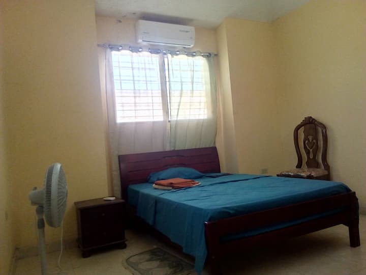 Souvenir House: 24h Elect, Ac, Wifi, Tv Cable, Security Agents - Port-au-Prince