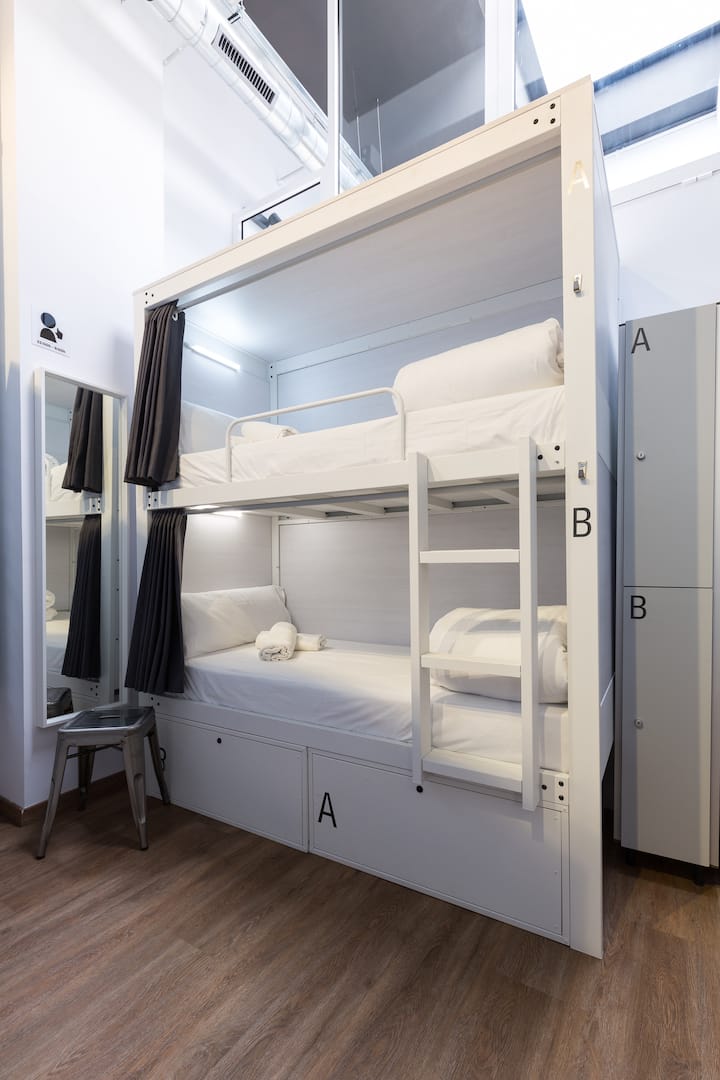 Airhostel Airport Barcelona Private Room (105) - El Prat de Llobregat