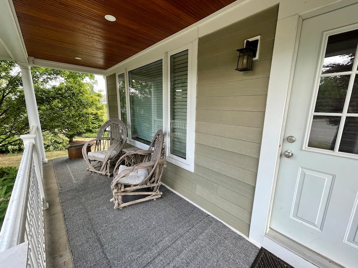 Lakefront Retreat - Auburn Hills, MI