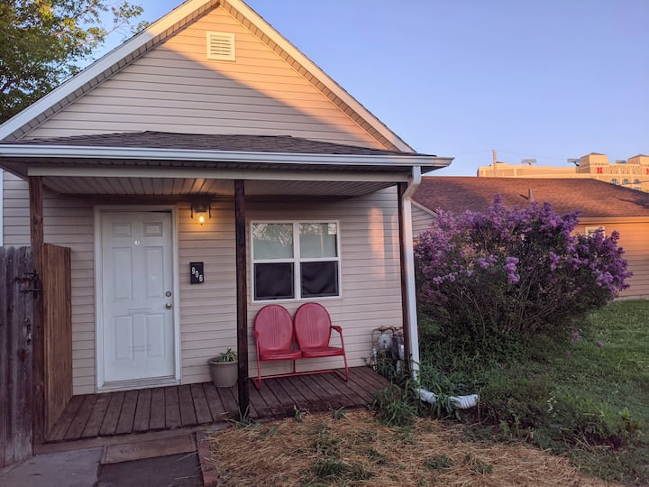 Cozy Cottage With Stadium View - Lincoln, NE