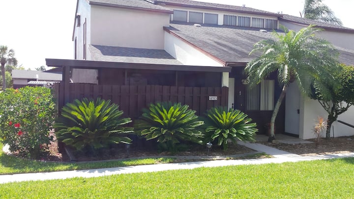 2 Bed 2 Bath Townhouse With Loft - 6c - Fort Myers, FL