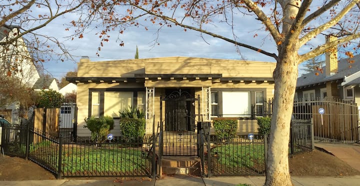 Entire Home, In The Heart Of The Miracle Mile!.. - Stockton, CA