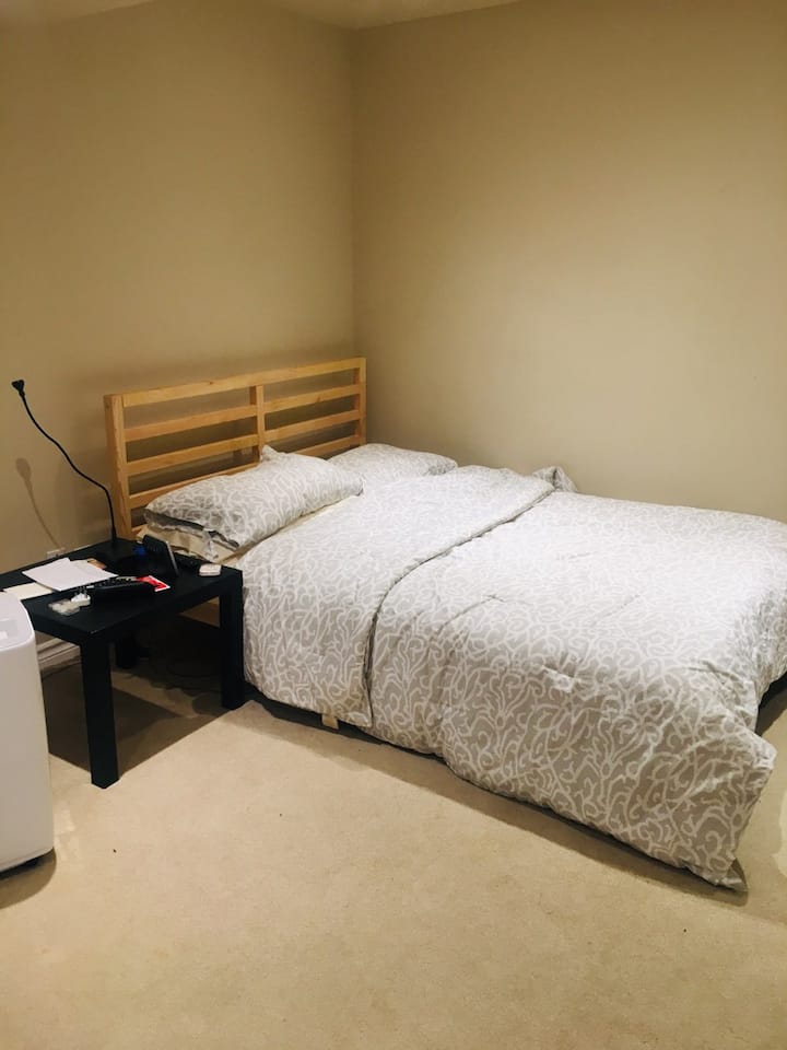 Cozy One Bedroom, Lower Level, Close To Amenities - Burlington