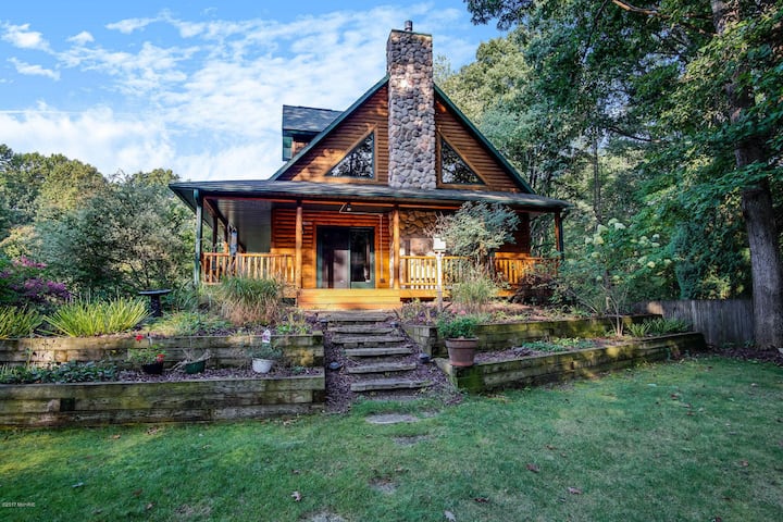 Unwind-cozy Cabin W/hot Tub - Wine Tours & Beaches - Michigan