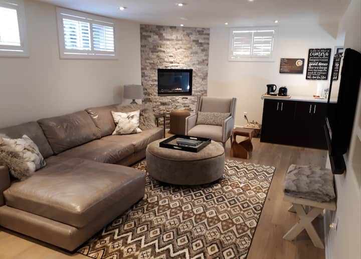 Fabulous Guest Suite In Private Home - Burlington