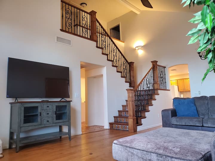 Clean 4 Bedroom Home In Prime Location, Walking Distance To Restaurants! - Page