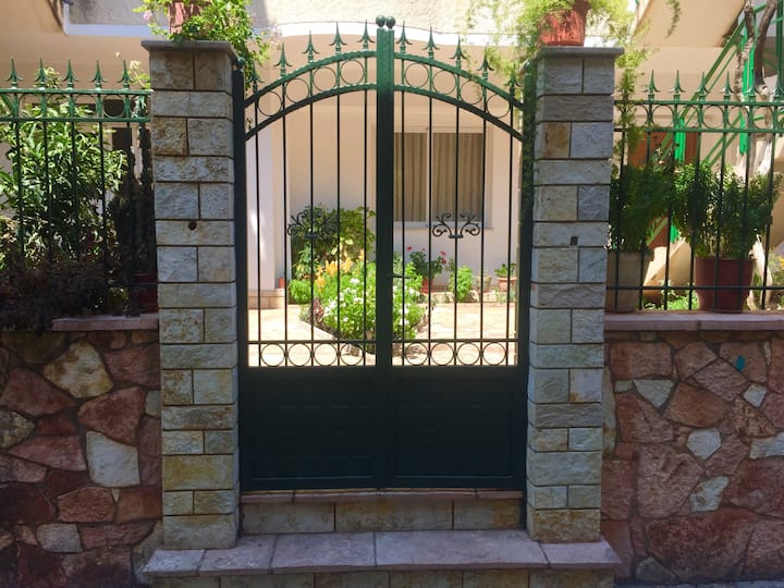 Flowers' House 3 - Saranda