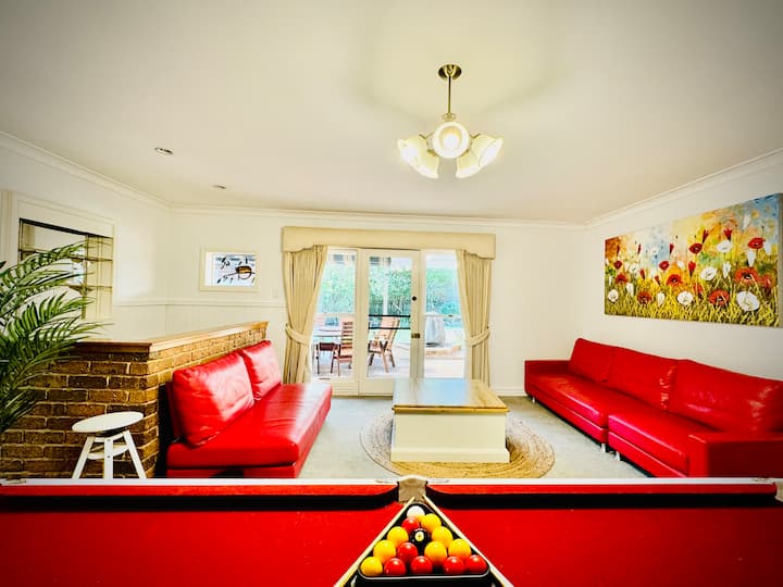 Stunning Home Just Steps Away From Everything - Mitcham