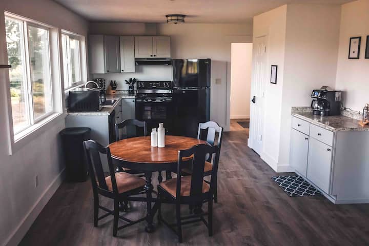 Beautiful 2 Bedroom Home With Amazing Views - Forest Grove, OR