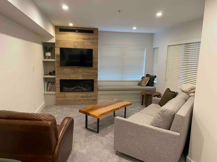 Modern Mountain Retreat Steps To Creekside Gondola - Whistler
