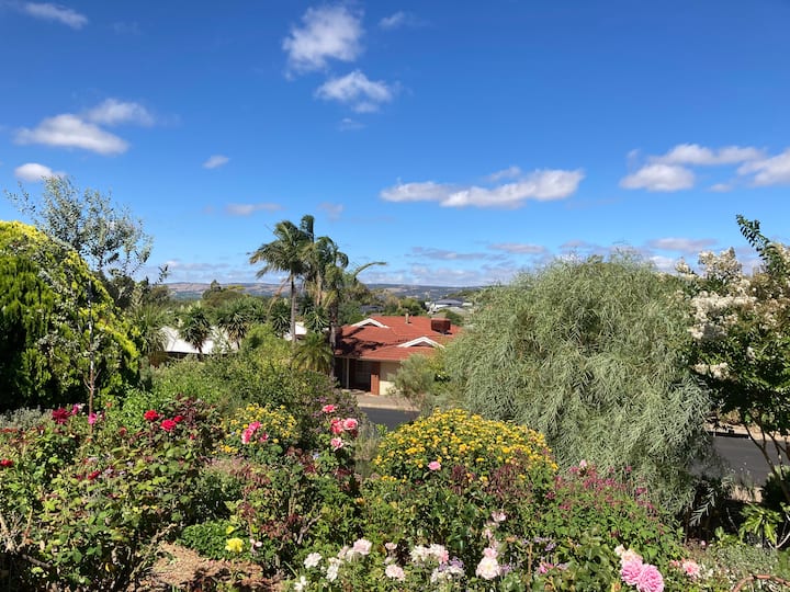 Chez Nous. (English And French Spoken!) - McLaren Vale