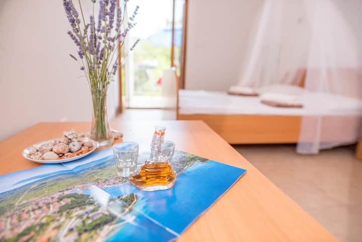 3 Person Apt, 500m To Nice Beach & Town Centre - Stari Grad